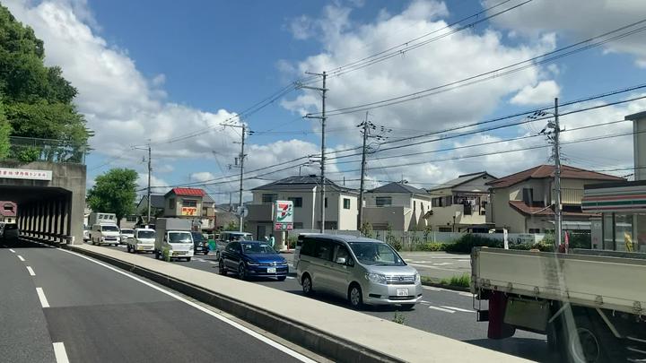 伊丹米 本社工場です 朝から警備員付きで大盛況 ... | mu | PostPrime