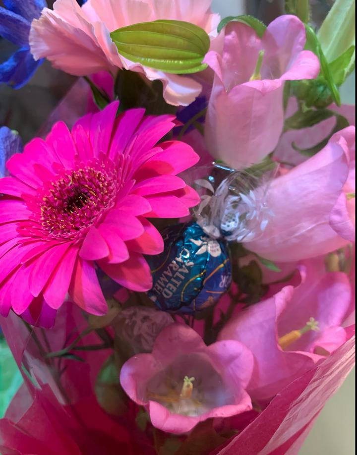 131💐チョコ入りブーケ？ ... | Mribon エムリボン | PostPrime