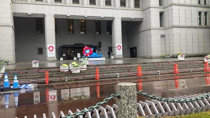 「雨やのにそんなとこで寝とったら風邪ひくで」 #大阪市庁今日 ... | mu | PostPrime