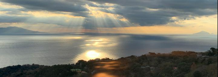 121👼今年最後の朝日からの天使の梯子🪜 小 ... | Mribon エムリボン | PostPrime