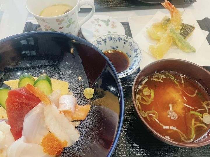 昨日、週一で全国各地いろんな所に行きまくりの推し活に燃えてい ... | Red | PostPrime